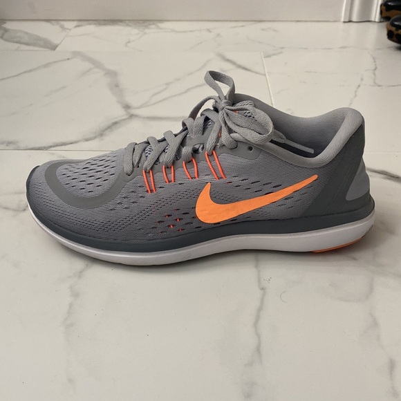 Nike | Shoes | Nike Fitsole Tennis Shoe | Poshmark
